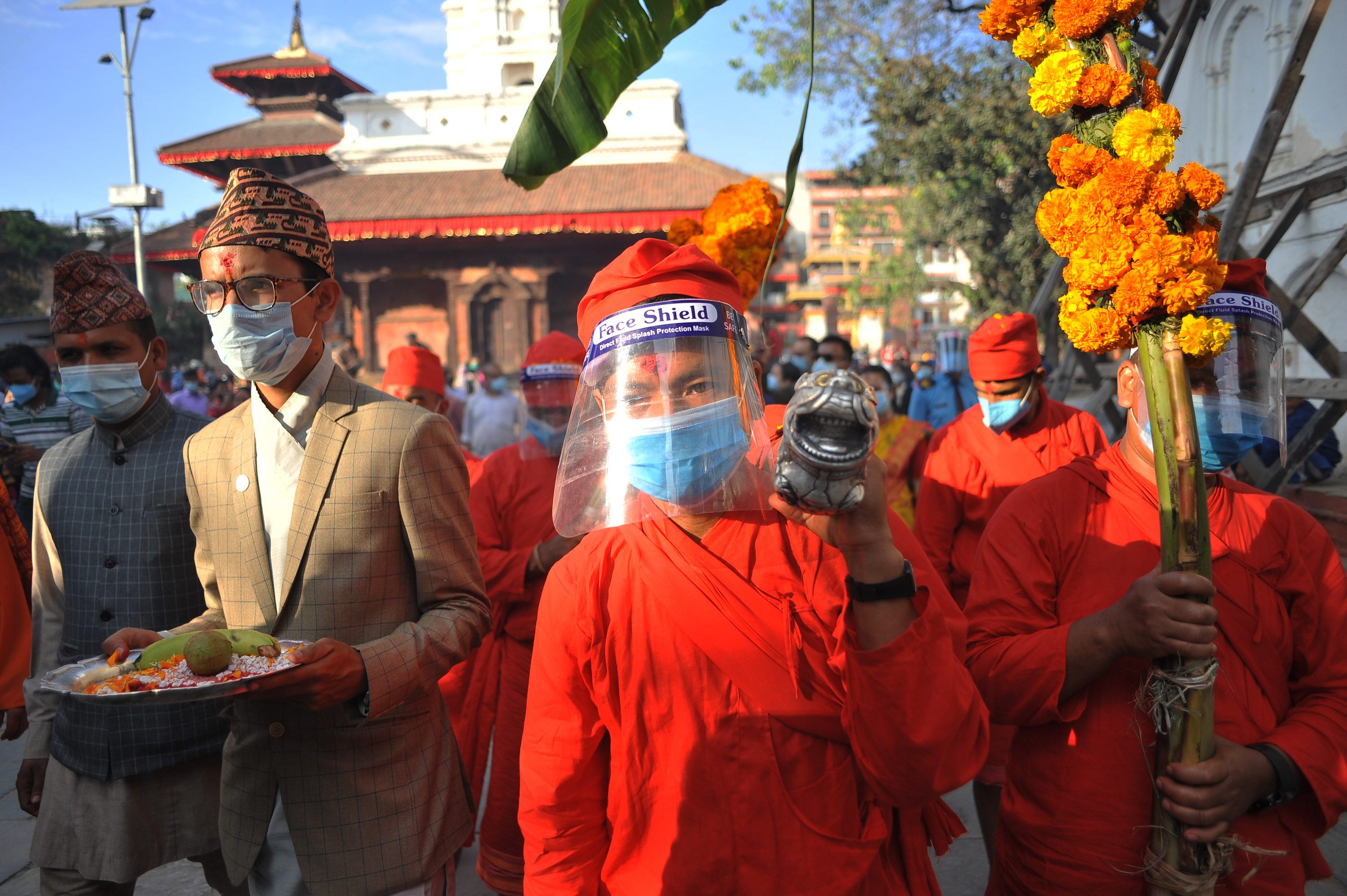 दसैं घरमा फूलपाती भित्र्याइयो- समाचार - कान्तिपुर समाचार