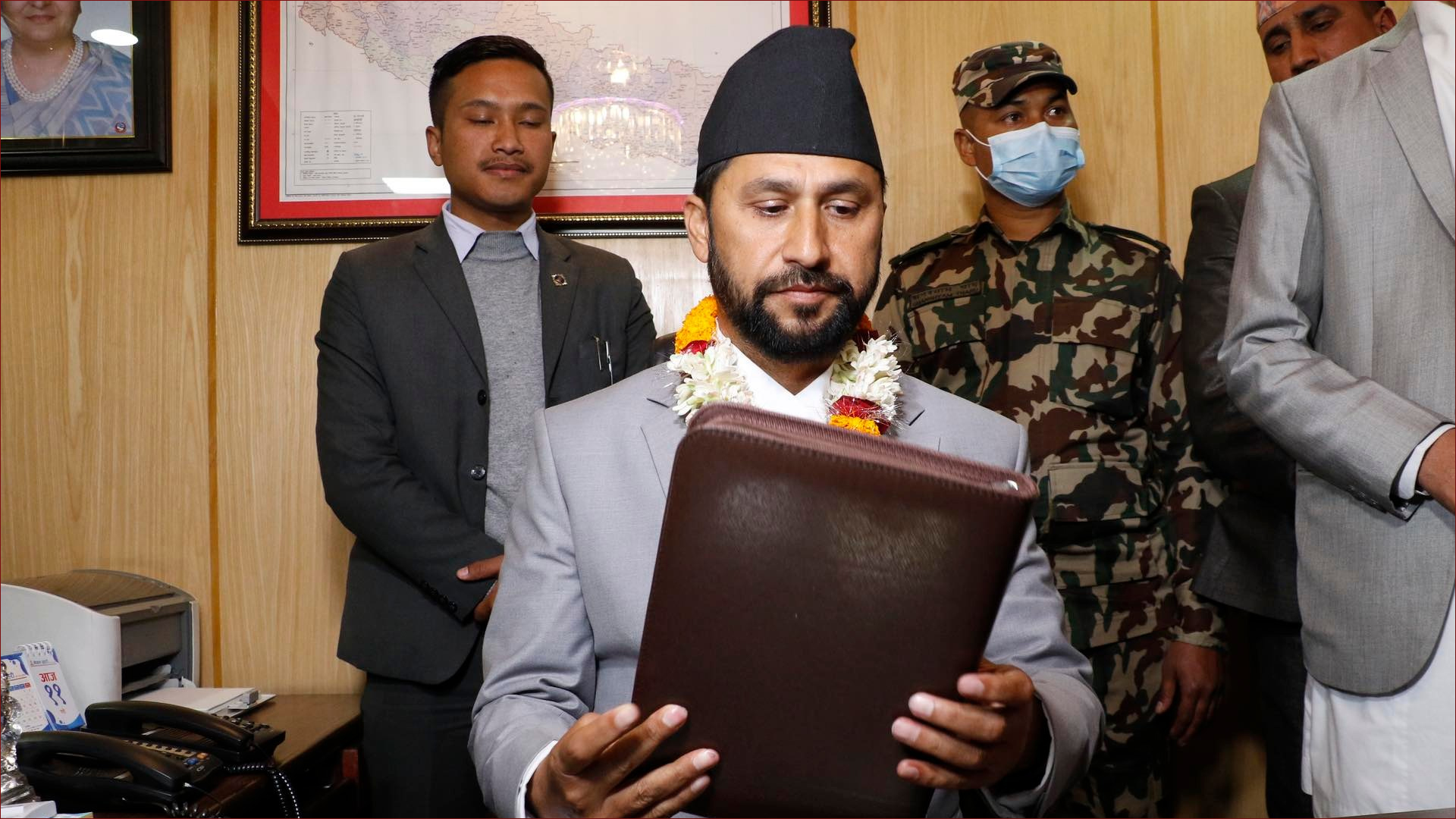 'रवि लामिछानेले नेपालको नागरिकता त्यागेका थिएनन्'- समाचार - कान्तिपुर ...