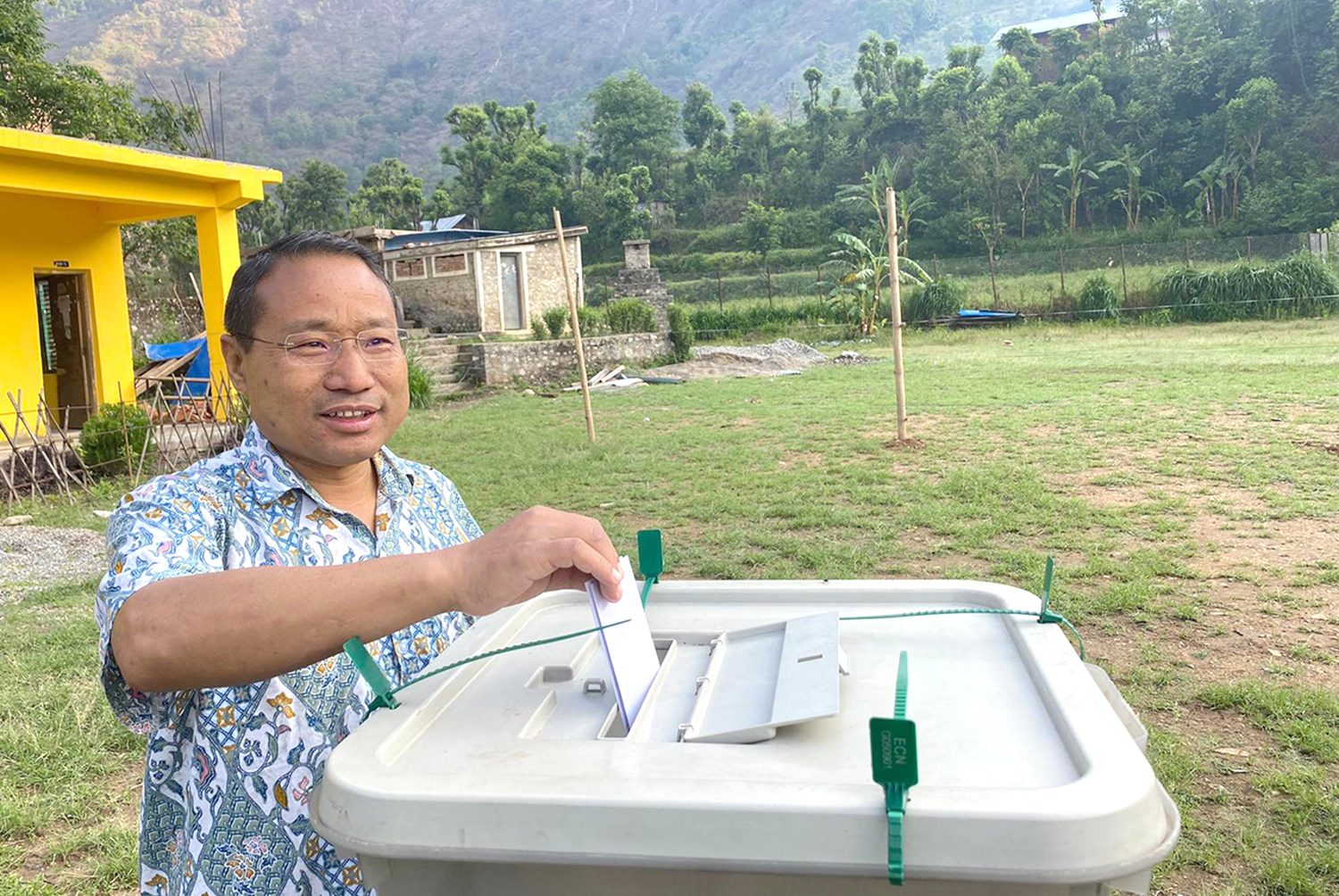 माओवादी नेता पुन र पूर्वसभामुख घर्तीद्वारा रोल्पामा मतदान- स्थानीय तह ...