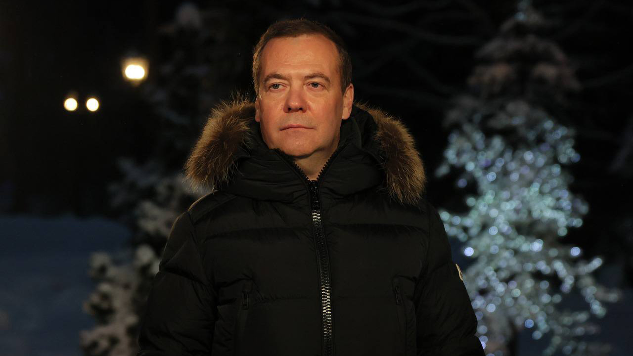 रुसी पूर्वराष्ट्रपति मेदभेदेभको भविष्यवाणी : इलन मस्कले अमेरिकी ...