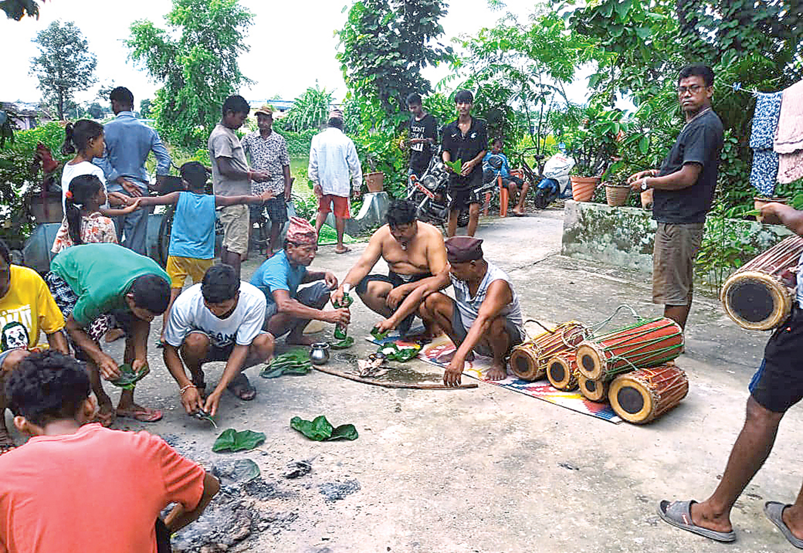 बरघर छान्न थारू बस्तीमा भेला- सुदूरपश्चिम - कान्तिपुर समाचार