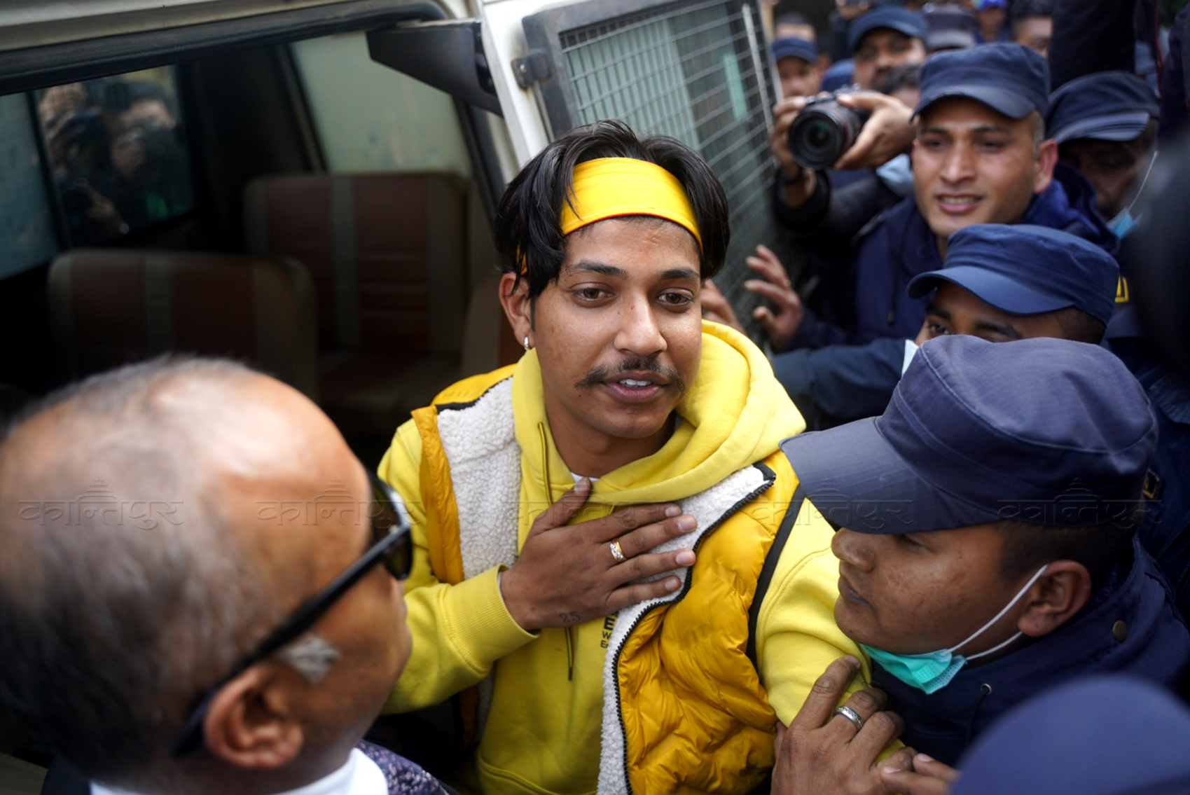 २० लाख धरौटी बुझाएर रिहा भए सन्दीप लामिछाने- समाचार - कान्तिपुर समाचार