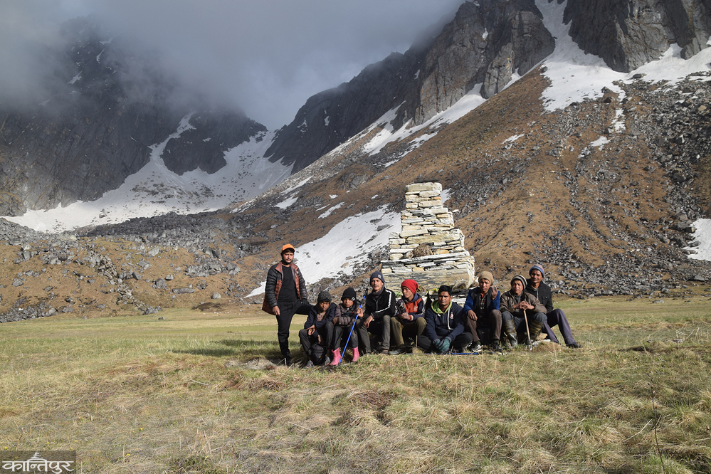 यार्चा संकलकलाई हिमपहिरोको जोखिम- न्युज फोल्डर - कान्तिपुर समाचार