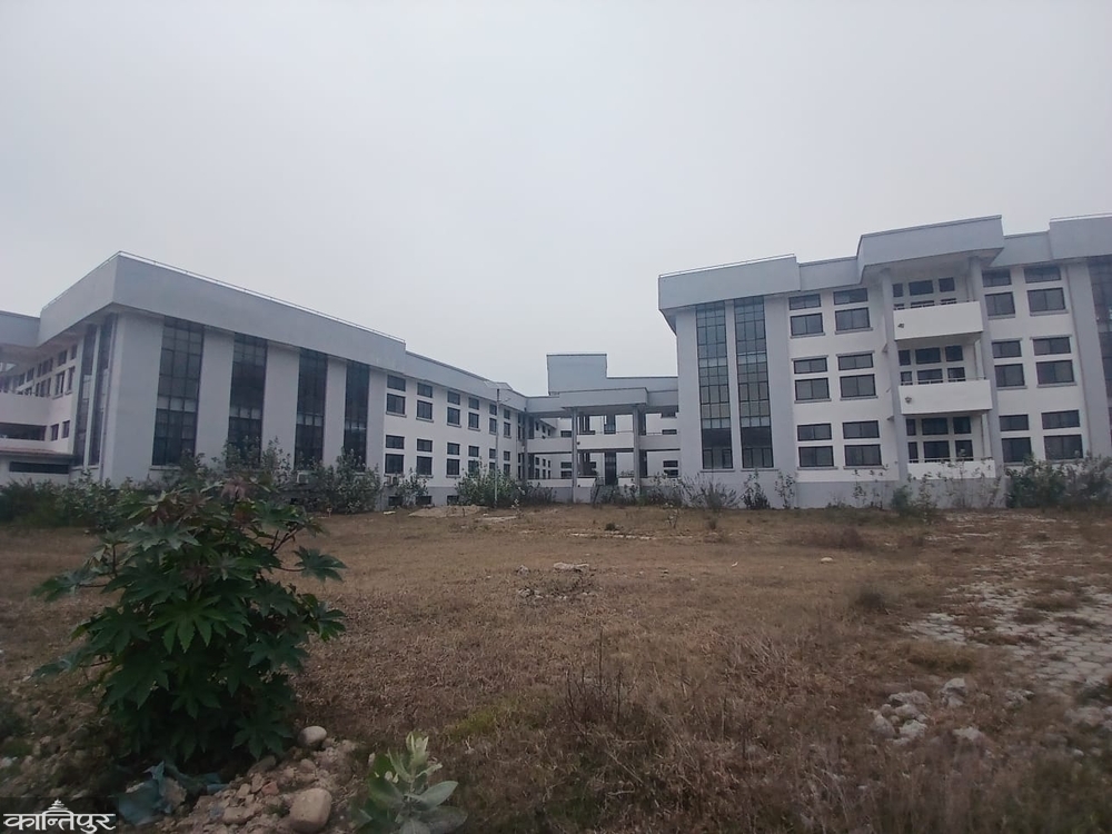 अस्तव्यस्त गेटा अस्पताल : ढुसी, धमिरा र माकुराको जालो, ७ अर्बका संरचना ...