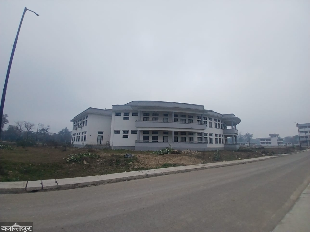 अस्तव्यस्त गेटा अस्पताल : ढुसी, धमिरा र माकुराको जालो, ७ अर्बका संरचना ...